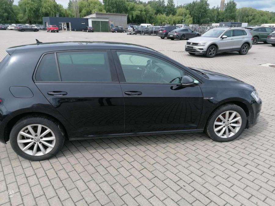 Black Volkswagen Golf 2015 in Marijampole, with an engine capacity of 1.60 L and mileage of 255 thousand km for 4350 €, photo 5 on AUTOMOTO.COM.LV