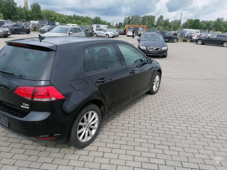 Black Volkswagen Golf 2015 in Marijampole, with an engine capacity of 1.60 L and mileage of 255 thousand km for 4350 €, photo 6 on AUTOMOTO.COM.LV