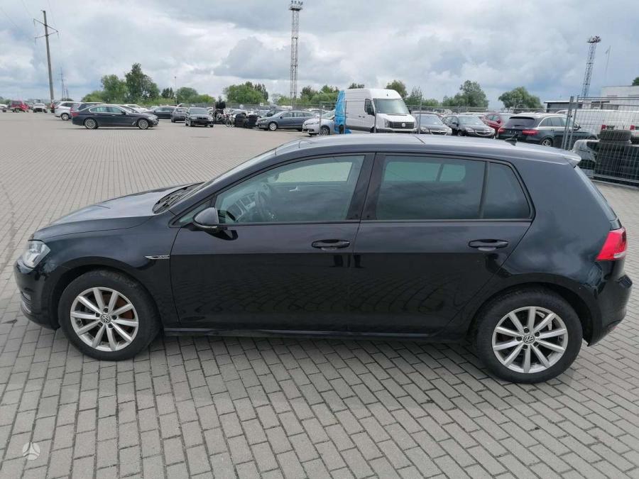 Black Volkswagen Golf 2015 in Marijampole, with an engine capacity of 1.60 L and mileage of 255 thousand km for 4350 €, photo 9 on AUTOMOTO.COM.LV