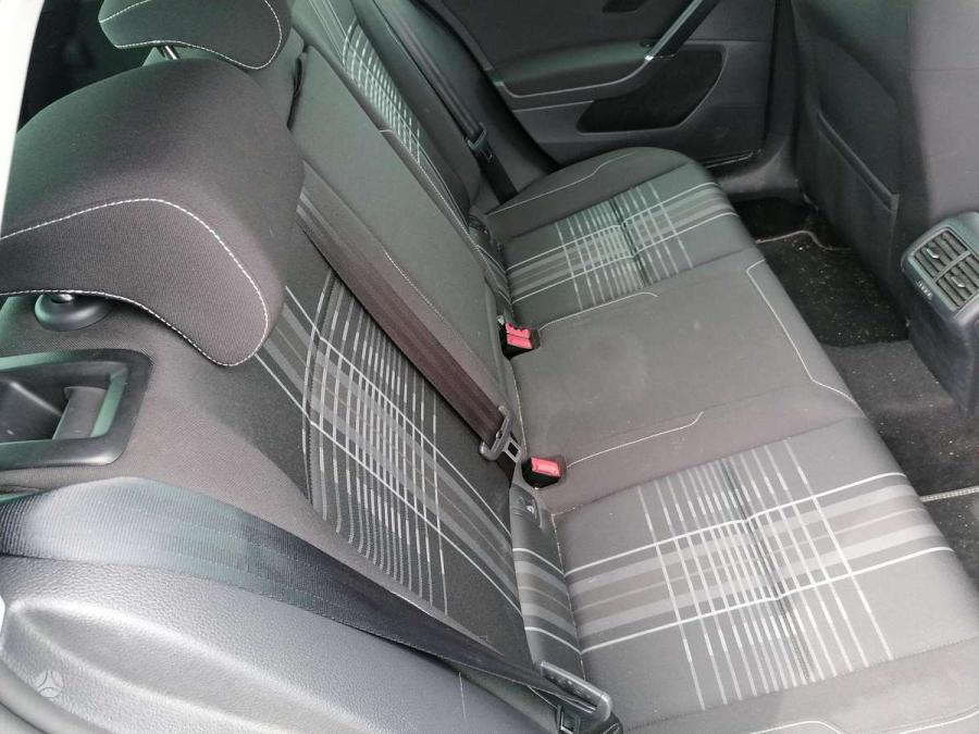 Black Volkswagen Golf 2015 in Marijampole, with an engine capacity of 1.60 L and mileage of 255 thousand km for 4350 €, photo 11 on AUTOMOTO.COM.LV