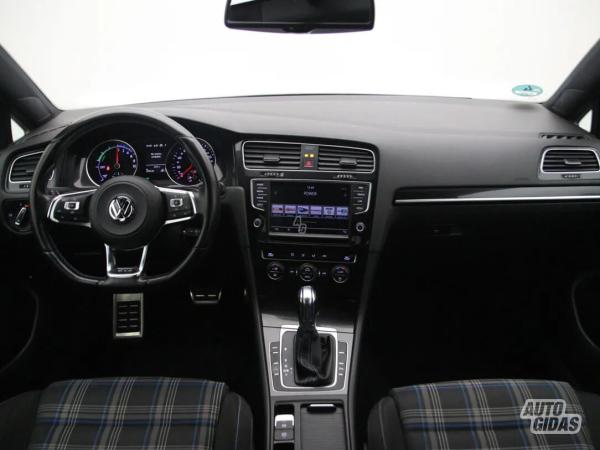 Black Volkswagen Golf 2015 in Vilnius, with an engine capacity of 1.40 L and mileage of 205 thousand km for 10799 €, photo 2 on AUTOMOTO.COM.LV