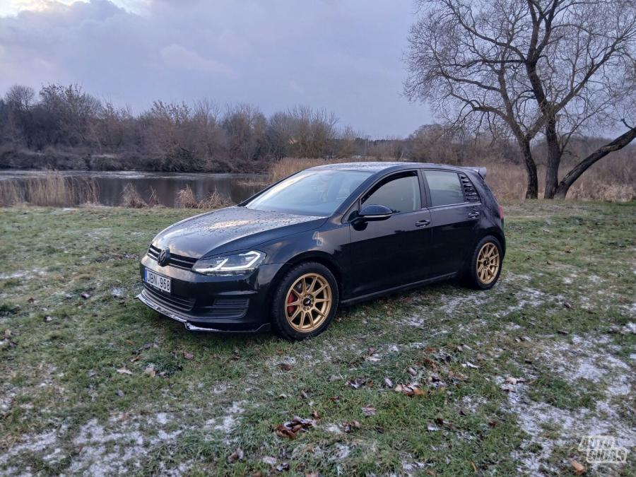 Black Volkswagen Golf 2015 in Mazeikiai, with an engine capacity of 1.40 L and mileage of 212 thousand km for 6850 €, photo 1 on AUTOMOTO.COM.LV