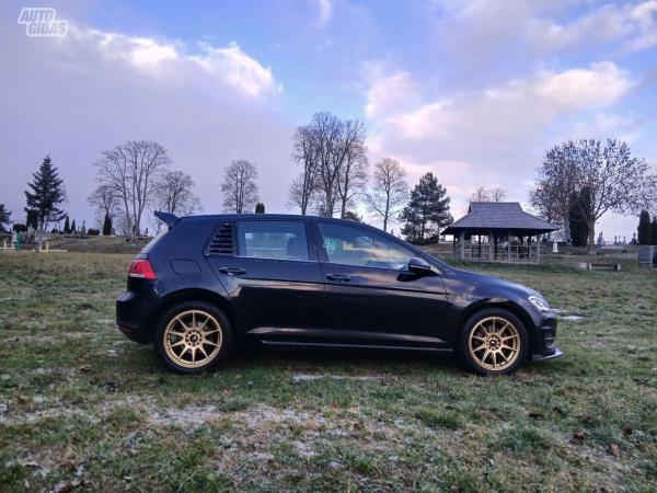 Black Volkswagen Golf 2015 in Mazeikiai, with an engine capacity of 1.40 L and mileage of 212 thousand km for 6850 €, photo 4 on AUTOMOTO.COM.LV