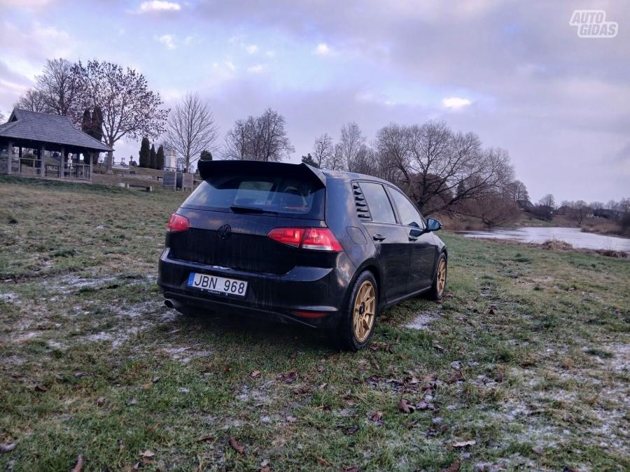 Black Volkswagen Golf 2015 in Mazeikiai, with an engine capacity of 1.40 L and mileage of 212 thousand km for 6850 €, photo 6 on AUTOMOTO.COM.LV