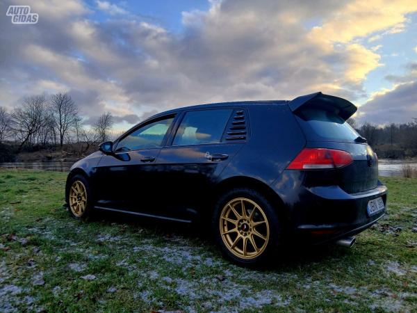 Black Volkswagen Golf 2015 in Mazeikiai, with an engine capacity of 1.40 L and mileage of 212 thousand km for 6850 €, photo 9 on AUTOMOTO.COM.LV