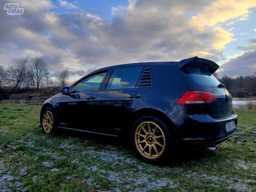 Black Volkswagen Golf 2015 in Mazeikiai, with an engine capacity of 1.40 L and mileage of 212 thousand km for 6850 €, photo 10 on AUTOMOTO.COM.LV