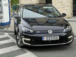 Melns Volkswagen Golf 2015 Panevēža, ar dzinēja tilpumu 0.00 L un nobraukumu 134 tūkst. km par 7000 €, foto  vietnē AUTOMOTO.COM.LV