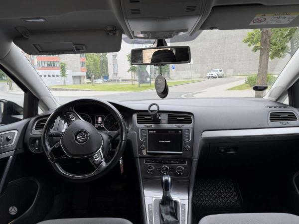 Melns Volkswagen Golf 2015 Panevēža, ar dzinēja tilpumu 0.00 L un nobraukumu 134 tūkst. km par 7000 €, foto 4 vietnē AUTOMOTO.COM.LV