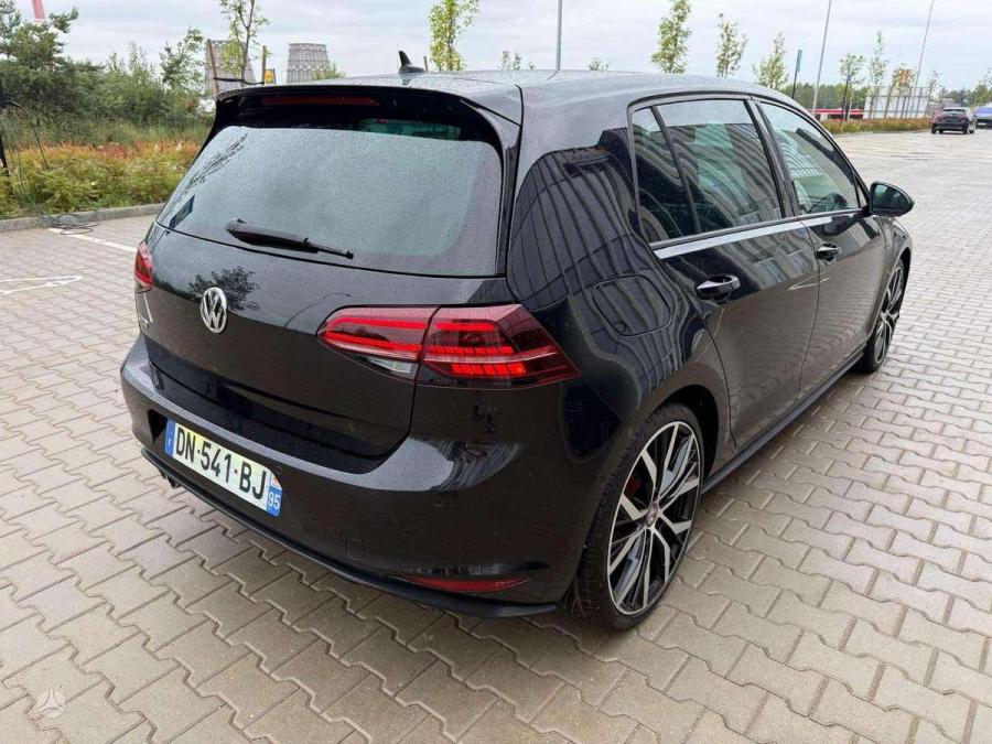 Melns Volkswagen Golf 2015 Viļņa, ar dzinēja tilpumu 1.97 L un nobraukumu 155 tūkst. km par 10900 €, foto 23 vietnē AUTOMOTO.COM.LV