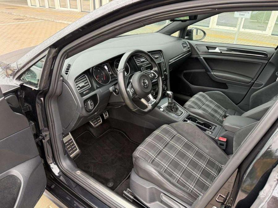 Melns Volkswagen Golf 2015 Viļņa, ar dzinēja tilpumu 1.97 L un nobraukumu 155 tūkst. km par 10900 €, foto 38 vietnē AUTOMOTO.COM.LV