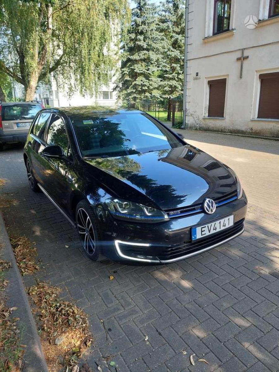 Melns Volkswagen Golf 2015 Jonava, ar dzinēja tilpumu 1.40 L un nobraukumu 300 tūkst. km par 8500 €, foto 1 vietnē AUTOMOTO.COM.LV