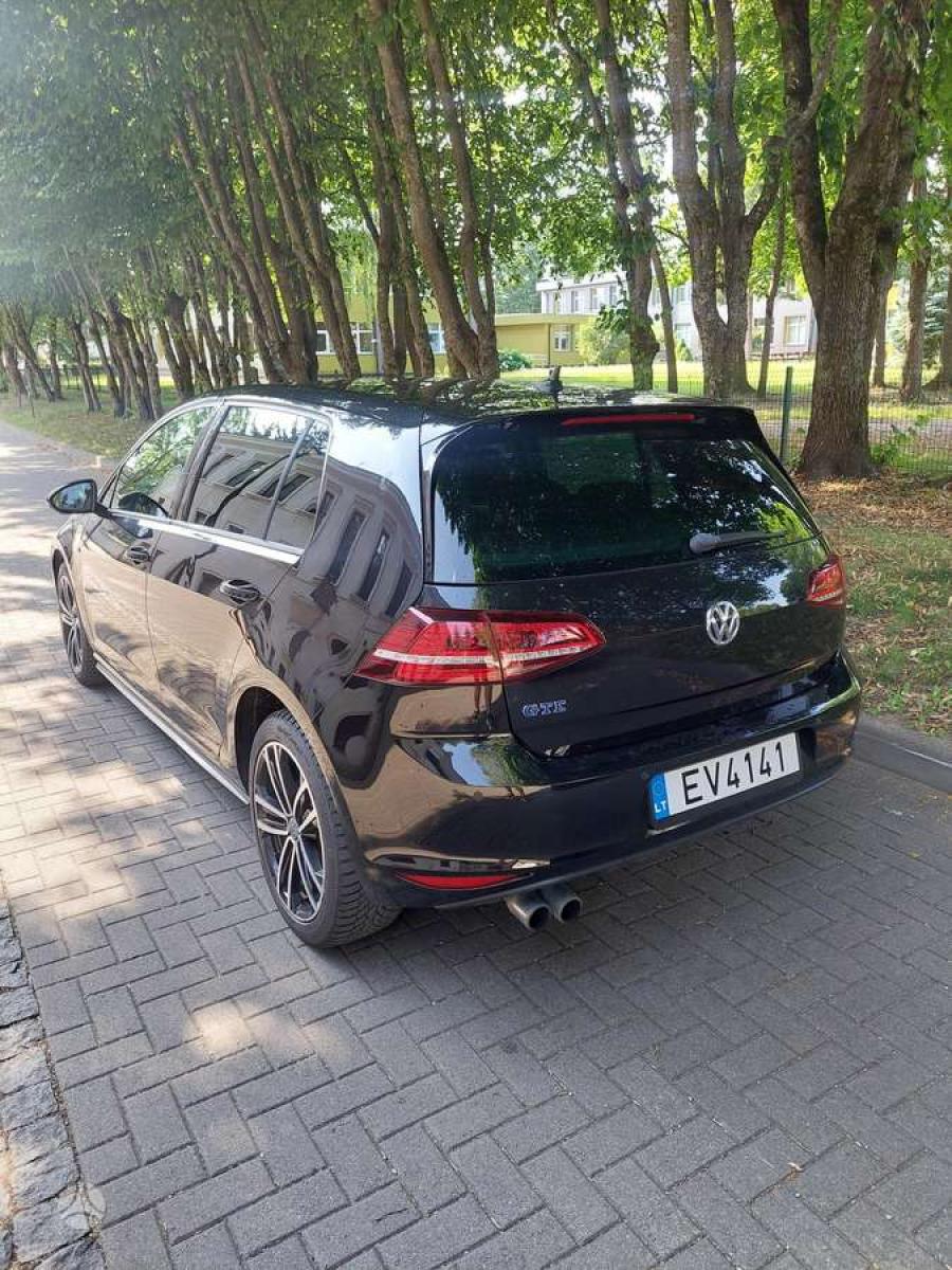 Melns Volkswagen Golf 2015 Jonava, ar dzinēja tilpumu 1.40 L un nobraukumu 300 tūkst. km par 8500 €, foto 5 vietnē AUTOMOTO.COM.LV