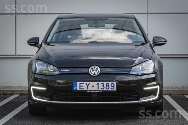 Black Volkswagen Golf 2015 in Riga, with an engine capacity of 2.00 L and mileage of 119 thousand km for 9995 €, photo 2 on AUTOMOTO.COM.LV