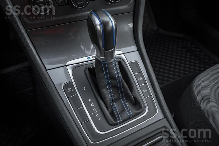Melns Volkswagen Golf 2015 Rīga, ar dzinēja tilpumu 2.00 L un nobraukumu 119 tūkst. km par 9995 €, foto 20 vietnē AUTOMOTO.COM.LV