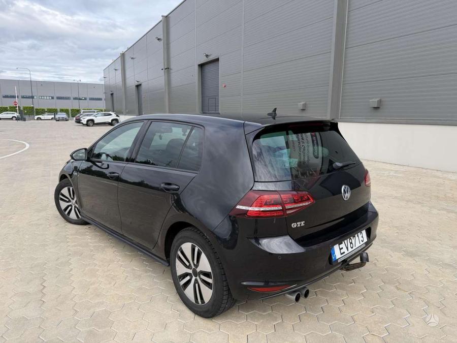 Black Volkswagen Golf 2015 in Kaunas, with an engine capacity of 1.40 L and mileage of 282 thousand km for 9300 €, photo 4 on AUTOMOTO.COM.LV