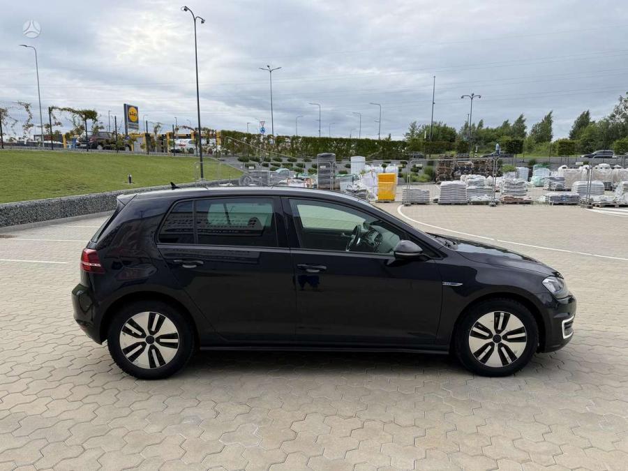 Black Volkswagen Golf 2015 in Kaunas, with an engine capacity of 1.40 L and mileage of 282 thousand km for 9300 €, photo 7 on AUTOMOTO.COM.LV