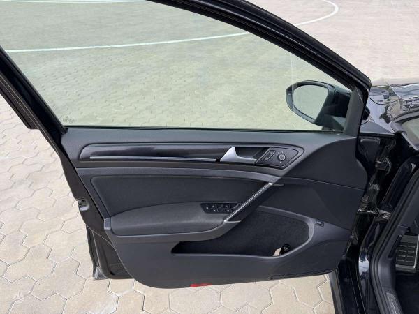 Black Volkswagen Golf 2015 in Kaunas, with an engine capacity of 1.40 L and mileage of 282 thousand km for 9300 €, photo 10 on AUTOMOTO.COM.LV