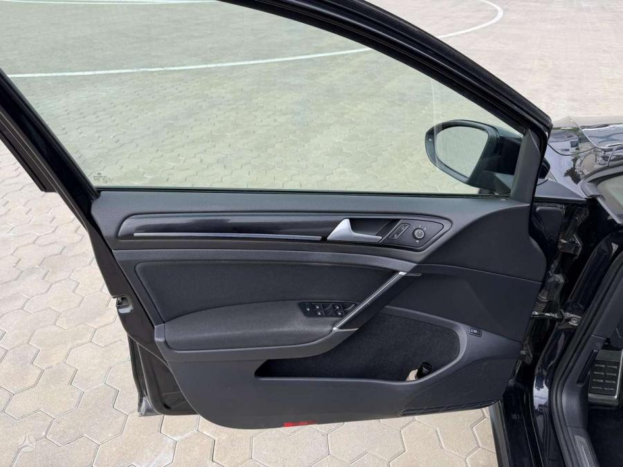 Black Volkswagen Golf 2015 in Kaunas, with an engine capacity of 1.40 L and mileage of 282 thousand km for 9300 €, photo 11 on AUTOMOTO.COM.LV