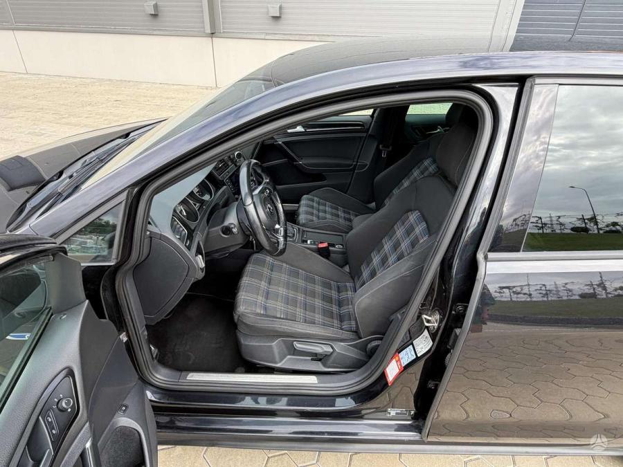 Black Volkswagen Golf 2015 in Kaunas, with an engine capacity of 1.40 L and mileage of 282 thousand km for 9300 €, photo 13 on AUTOMOTO.COM.LV