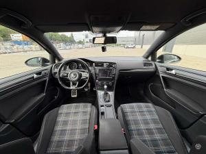 Black Volkswagen Golf 2015 in Kaunas, with an engine capacity of 1.40 L and mileage of 282 thousand km for 9300 €, photo 15 on AUTOMOTO.COM.LV