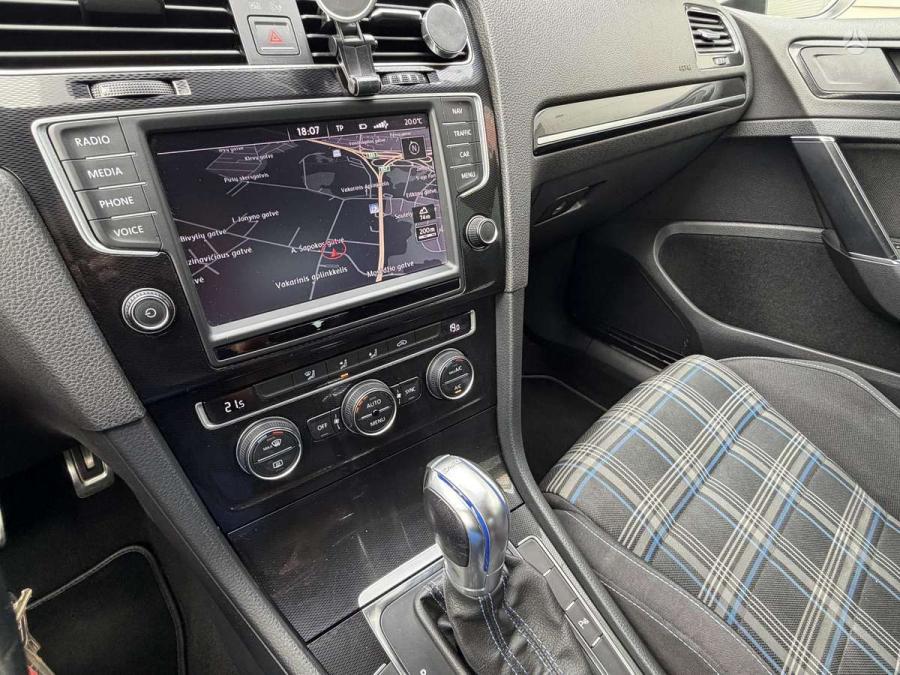Black Volkswagen Golf 2015 in Kaunas, with an engine capacity of 1.40 L and mileage of 282 thousand km for 9300 €, photo 17 on AUTOMOTO.COM.LV
