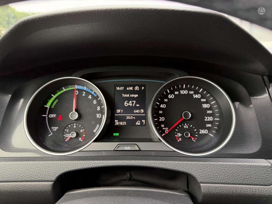 Black Volkswagen Golf 2015 in Kaunas, with an engine capacity of 1.40 L and mileage of 282 thousand km for 9300 €, photo 18 on AUTOMOTO.COM.LV