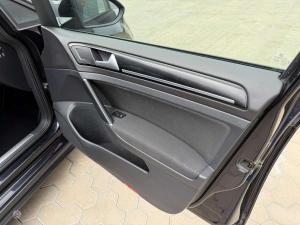 Black Volkswagen Golf 2015 in Kaunas, with an engine capacity of 1.40 L and mileage of 282 thousand km for 9300 €, photo 19 on AUTOMOTO.COM.LV