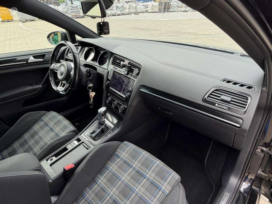 Black Volkswagen Golf 2015 in Kaunas, with an engine capacity of 1.40 L and mileage of 282 thousand km for 9300 €, photo 20 on AUTOMOTO.COM.LV