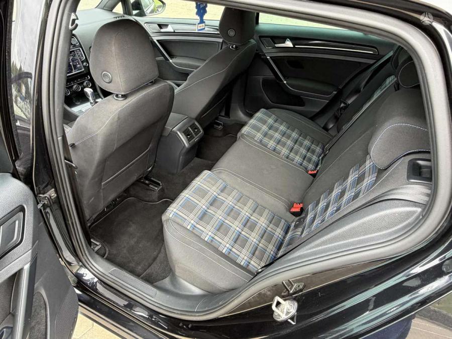 Black Volkswagen Golf 2015 in Kaunas, with an engine capacity of 1.40 L and mileage of 282 thousand km for 9300 €, photo 22 on AUTOMOTO.COM.LV