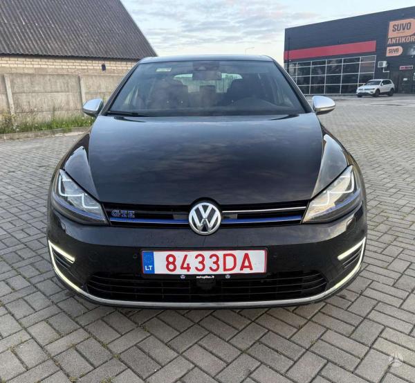 Melns Volkswagen Golf 2015 Tauragė, ar dzinēja tilpumu 1.40 L un nobraukumu 182 tūkst. km par 8450 €, foto 8 vietnē AUTOMOTO.COM.LV