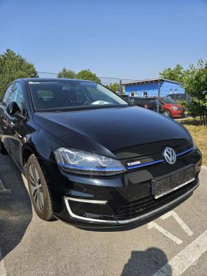Melns Volkswagen Golf 2015 Anykščiai, ar dzinēja tilpumu 0.00 L un nobraukumu 112 tūkst. km par 7700 €, foto  vietnē AUTOMOTO.COM.LV