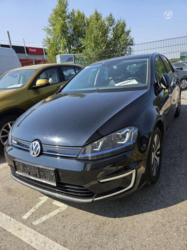Melns Volkswagen Golf 2015 Anykščiai, ar dzinēja tilpumu 0.00 L un nobraukumu 112 tūkst. km par 7700 €, foto 2 vietnē AUTOMOTO.COM.LV