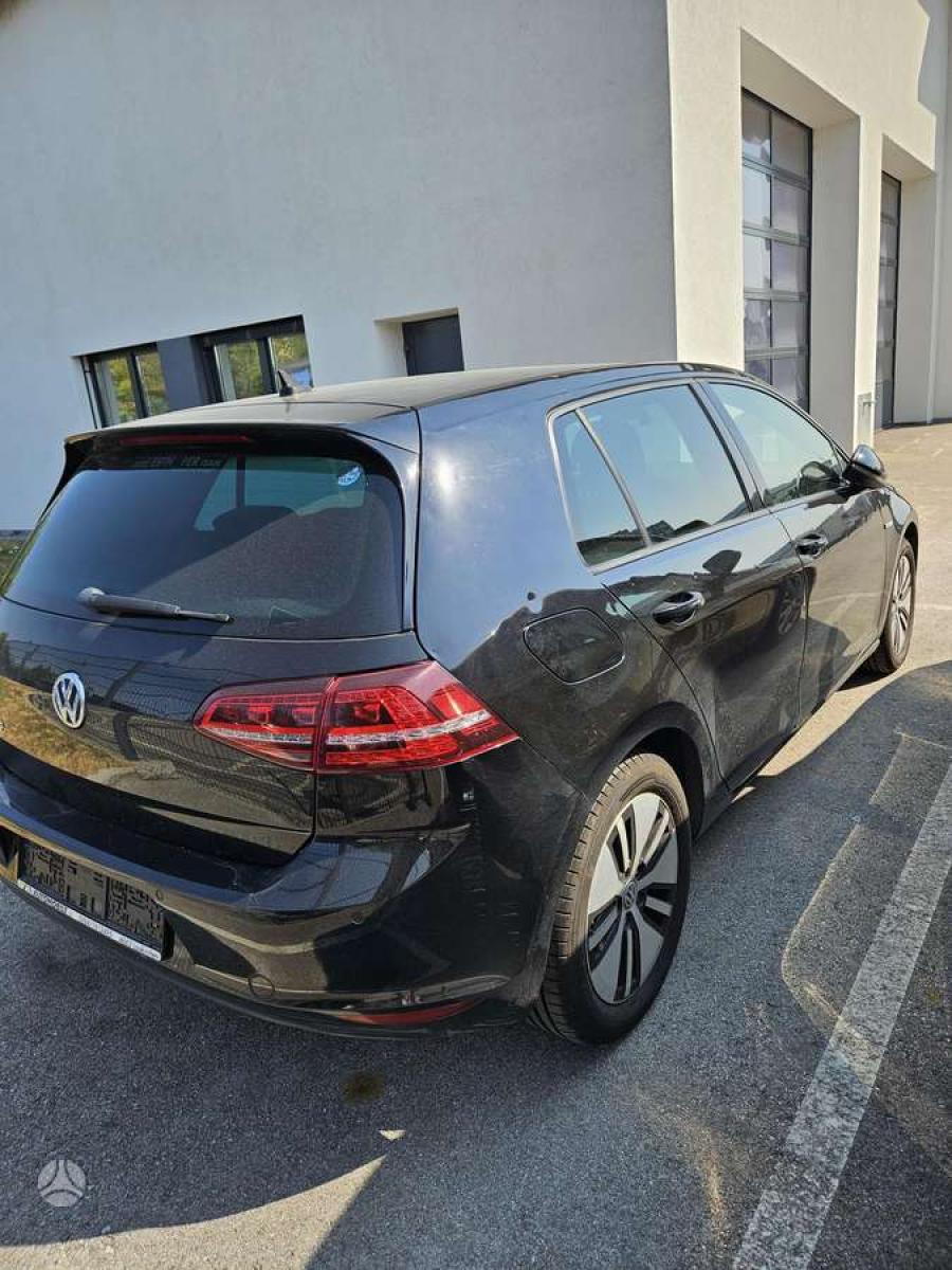 Melns Volkswagen Golf 2015 Anykščiai, ar dzinēja tilpumu 0.00 L un nobraukumu 112 tūkst. km par 7700 €, foto 4 vietnē AUTOMOTO.COM.LV