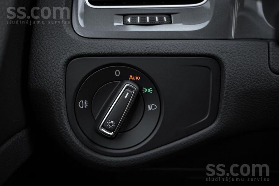 Black Volkswagen Golf 2015 in Riga, with an engine capacity of 1.60 L and mileage of 119 thousand km for 9500 €, photo 29 on AUTOMOTO.COM.LV