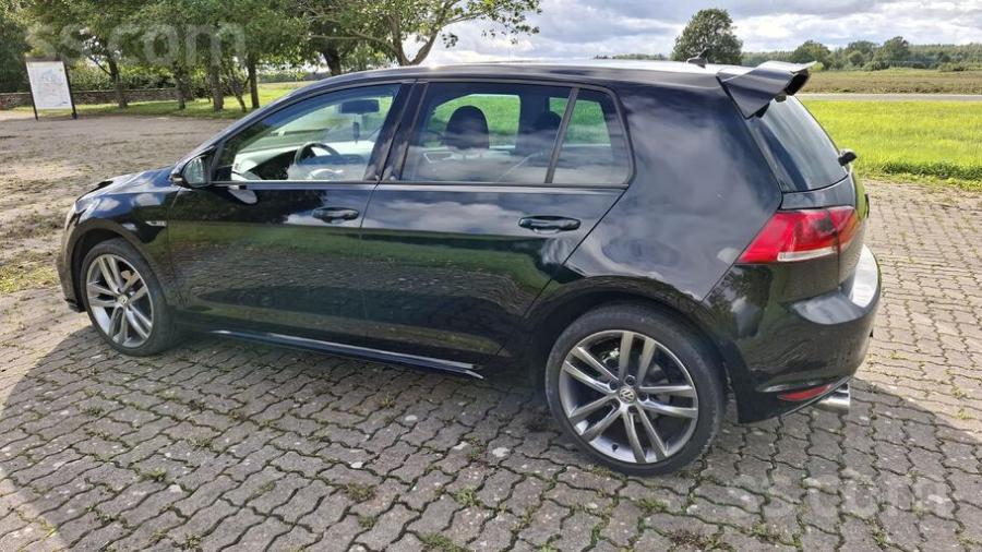 Black Volkswagen Golf 2015 in Riga, with an engine capacity of 1.60 L and mileage of 290 thousand km for 8950 €, photo 5 on AUTOMOTO.COM.LV