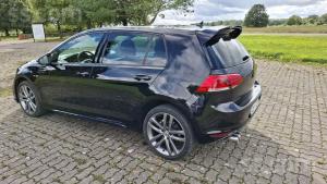 Black Volkswagen Golf 2015 in Riga, with an engine capacity of 1.60 L and mileage of 290 thousand km for 8950 €, photo 6 on AUTOMOTO.COM.LV