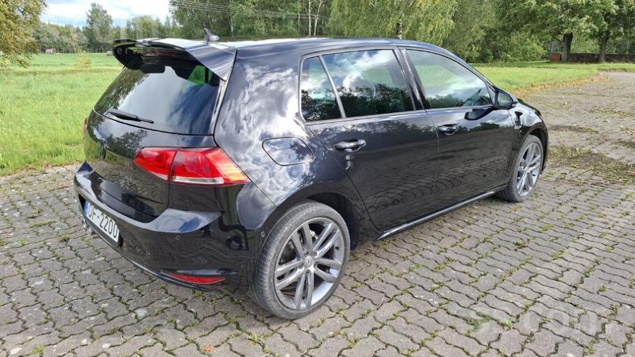 Black Volkswagen Golf 2015 in Riga, with an engine capacity of 1.60 L and mileage of 290 thousand km for 8950 €, photo 7 on AUTOMOTO.COM.LV
