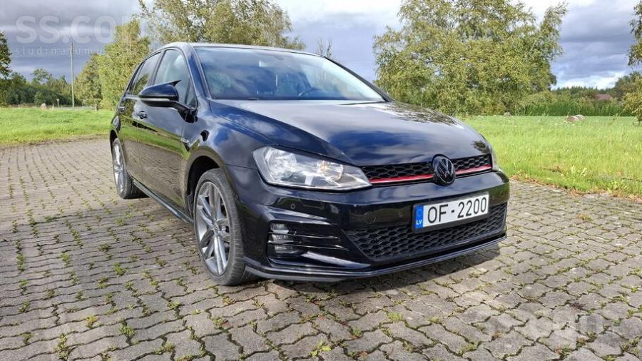 Black Volkswagen Golf 2015 in Riga, with an engine capacity of 1.60 L and mileage of 290 thousand km for 8950 €, photo 11 on AUTOMOTO.COM.LV