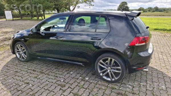 Black Volkswagen Golf 2015 in Riga, with an engine capacity of 1.60 L and mileage of 290 thousand km for 8950 €, photo 5 on AUTOMOTO.COM.LV