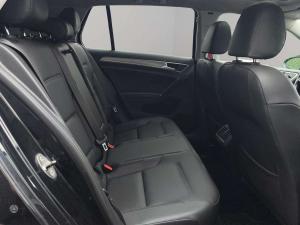 Black Volkswagen Golf 2015 in Klaipeda, with an engine capacity of 2.00 L and mileage of 203 thousand km for 14999 €, photo 11 on AUTOMOTO.COM.LV