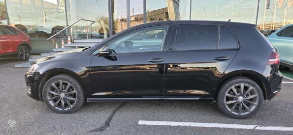 Black Volkswagen Golf 2016 in Vilnius, with an engine capacity of 1.60 L and mileage of 111 thousand km for 12980 €, photo 6 on AUTOMOTO.COM.LV