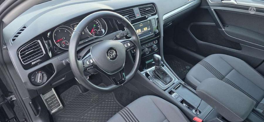 Black Volkswagen Golf 2016 in Vilnius, with an engine capacity of 1.60 L and mileage of 111 thousand km for 12980 €, photo 21 on AUTOMOTO.COM.LV