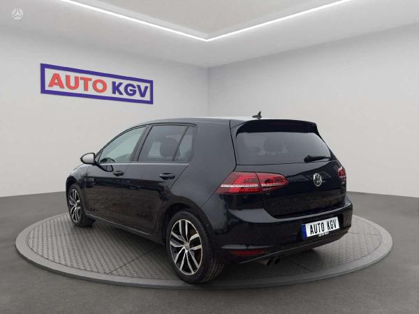 Black Volkswagen Golf 2016 in Kaunas, with an engine capacity of 1.80 L and mileage of 290 thousand km for 7999 €, photo 3 on AUTOMOTO.COM.LV