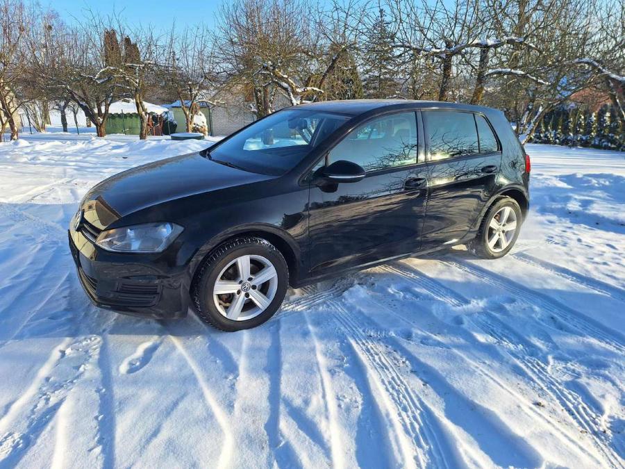 Black Volkswagen Golf 2016 in Alytus, with an engine capacity of 1.60 L and mileage of 283 thousand km for 6199 €, photo 3 on AUTOMOTO.COM.LV