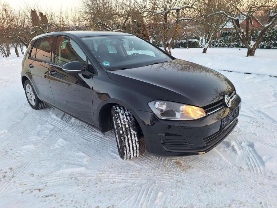 Black Volkswagen Golf 2016 in Alytus, with an engine capacity of 1.60 L and mileage of 283 thousand km for 6199 €, photo 6 on AUTOMOTO.COM.LV