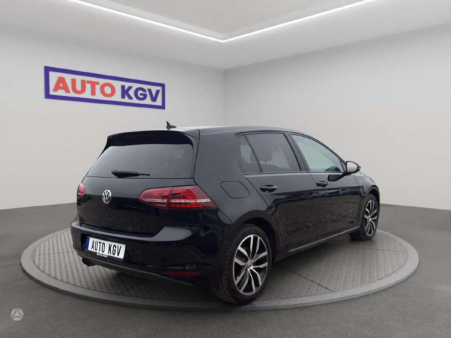 Black Volkswagen Golf 2016 in Kaunas, with an engine capacity of 1.80 L and mileage of 290 thousand km for 7999 €, photo 5 on AUTOMOTO.COM.LV