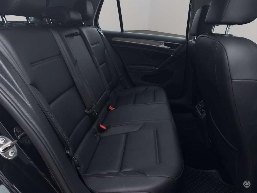 Black Volkswagen Golf 2016 in Kaunas, with an engine capacity of 1.80 L and mileage of 290 thousand km for 7999 €, photo 10 on AUTOMOTO.COM.LV