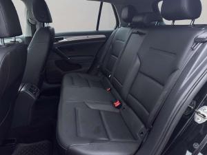 Black Volkswagen Golf 2016 in Kaunas, with an engine capacity of 1.80 L and mileage of 290 thousand km for 7999 €, photo 12 on AUTOMOTO.COM.LV