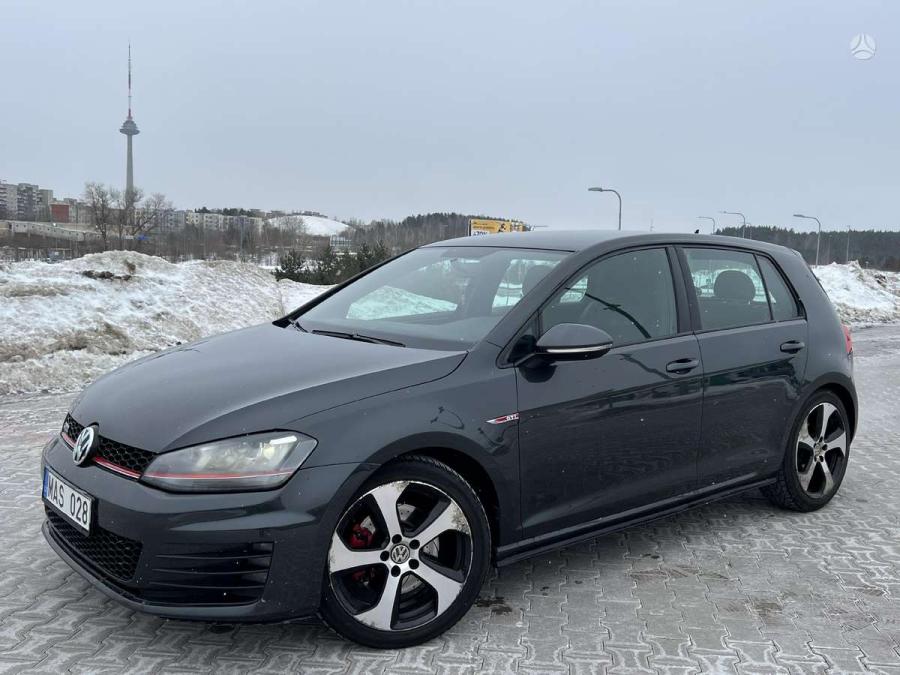 Black Volkswagen Golf 2016 in Vilnius, with an engine capacity of 1.98 L and mileage of 160 thousand km for 8999 €, photo 1 on AUTOMOTO.COM.LV