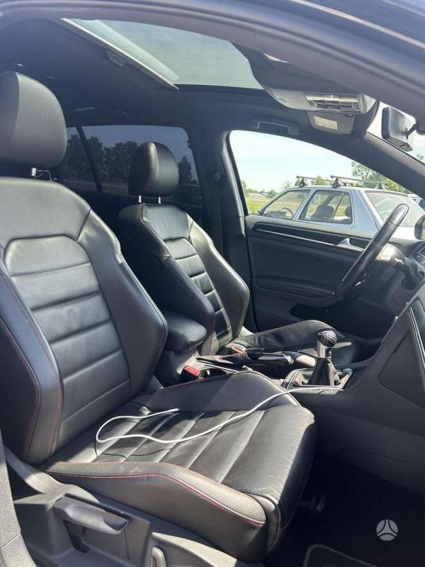 Black Volkswagen Golf 2016 in Vilnius, with an engine capacity of 1.98 L and mileage of 130 thousand km for 11900 €, photo 8 on AUTOMOTO.COM.LV